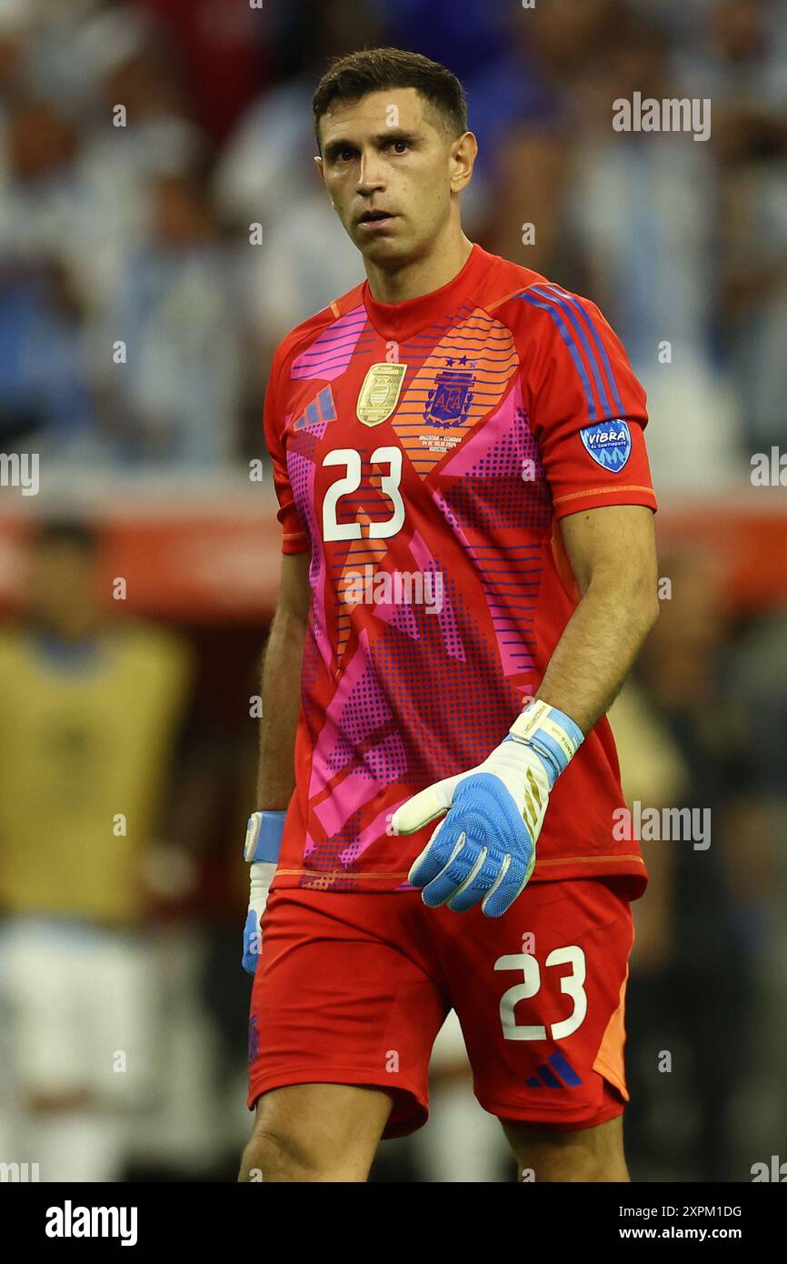 Argentina's goalkeeper Emiliano Martinez gestures before the penalties ...