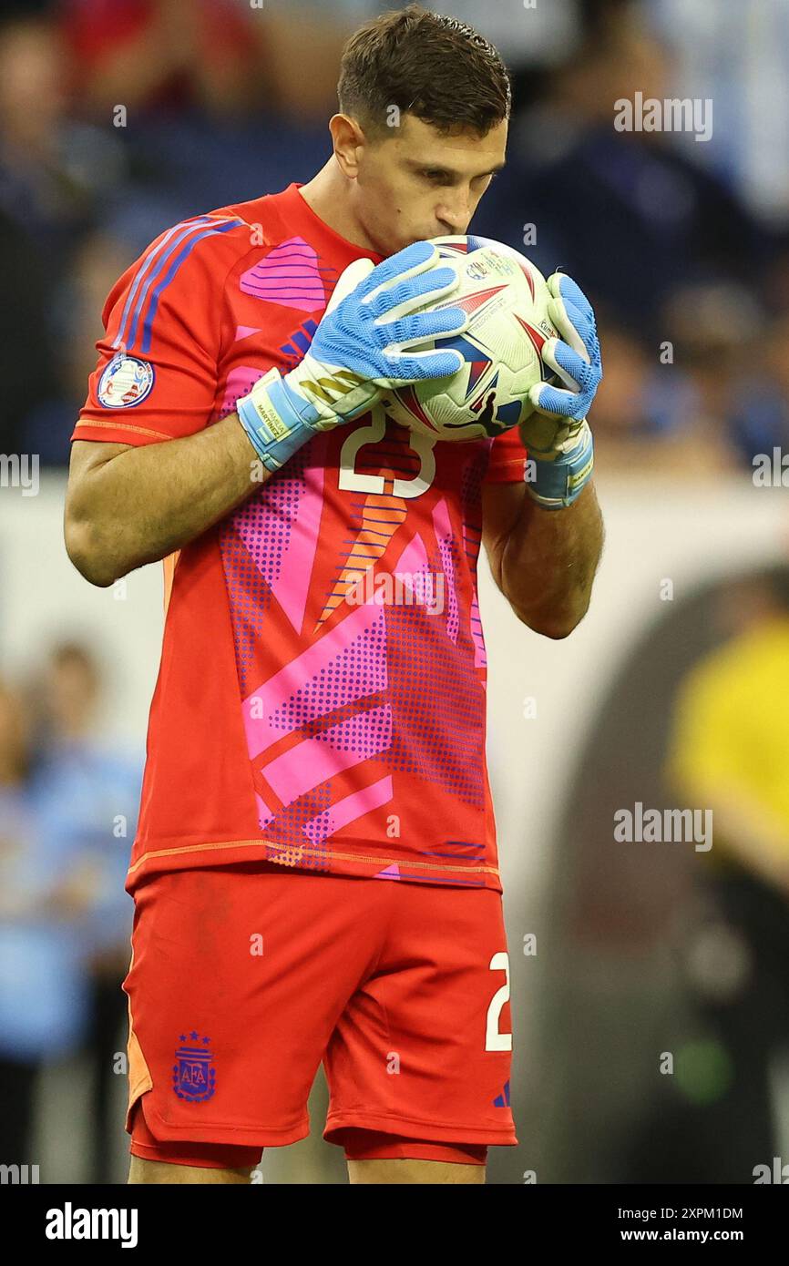 Argentina's goalkeeper Emiliano Martinez kisses the ball during the ...