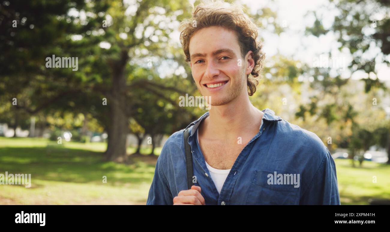 Cambridge students studying outside hi-res stock photography and images ...