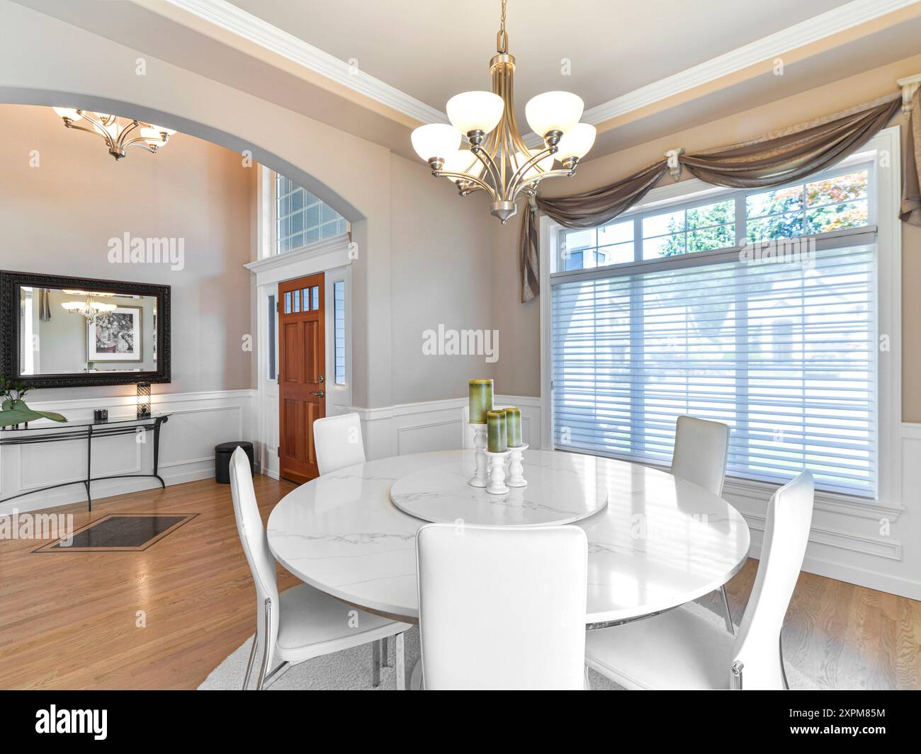 Modern residential dining room interior Stock Photo - Alamy