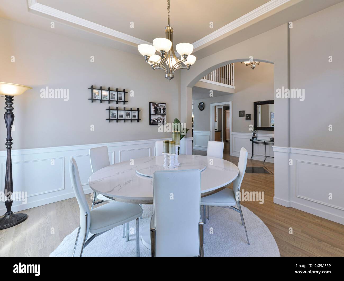 Modern residential dining room interior Stock Photo - Alamy