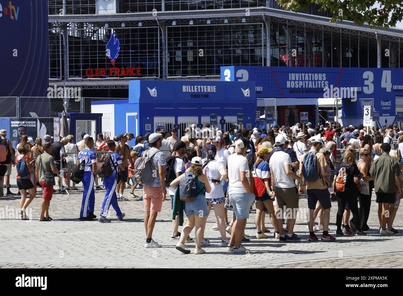 Paris olympics 2024 crowd hi-res stock photography and images - Alamy