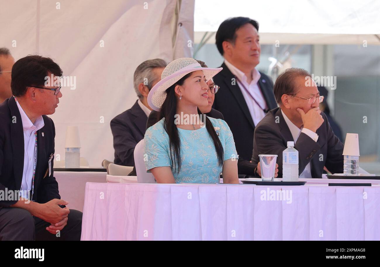 Japanese Princess Tsuguko of Takamado views high school archery ...