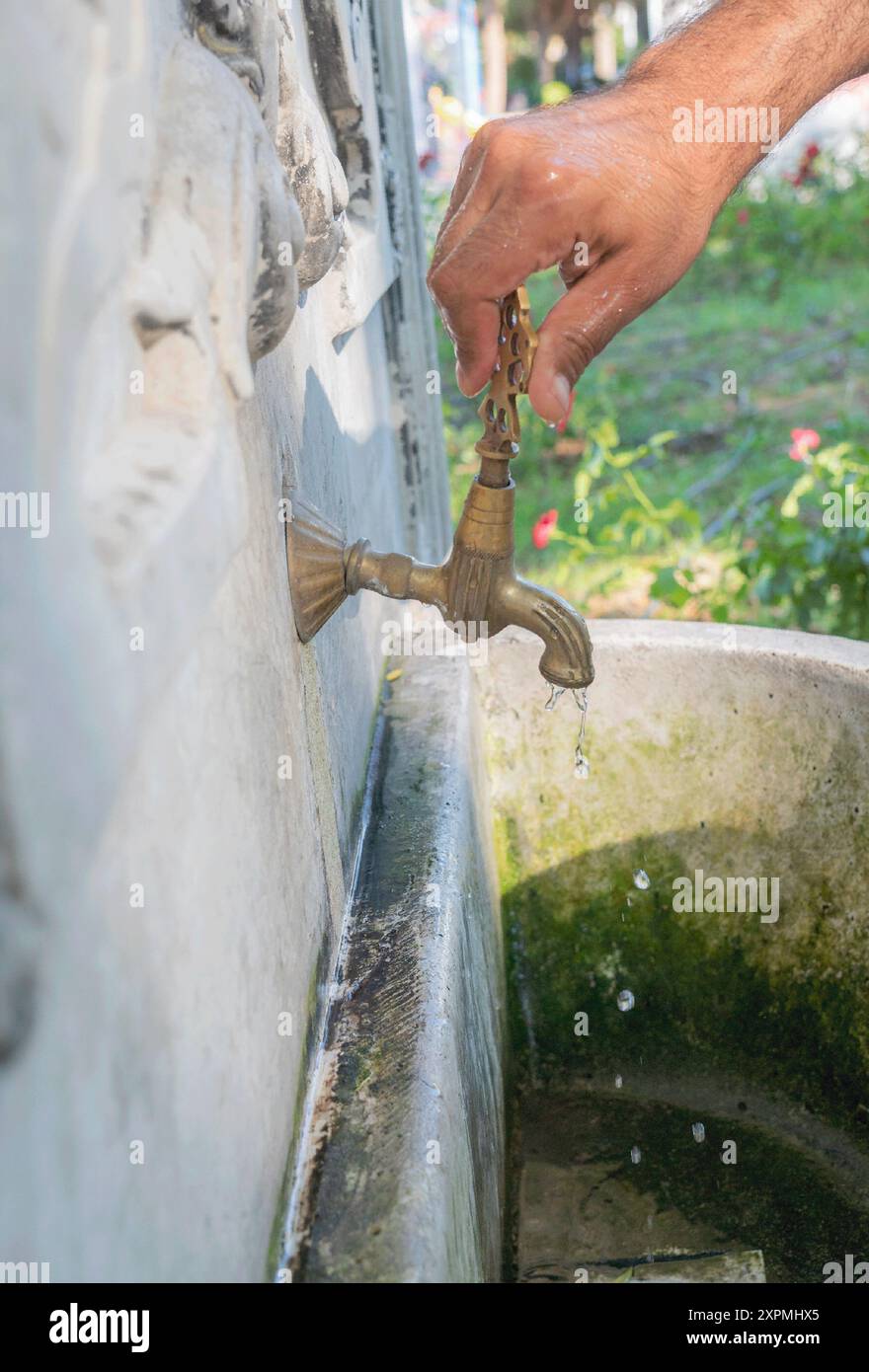 Hand opening valve hi-res stock photography and images - Alamy