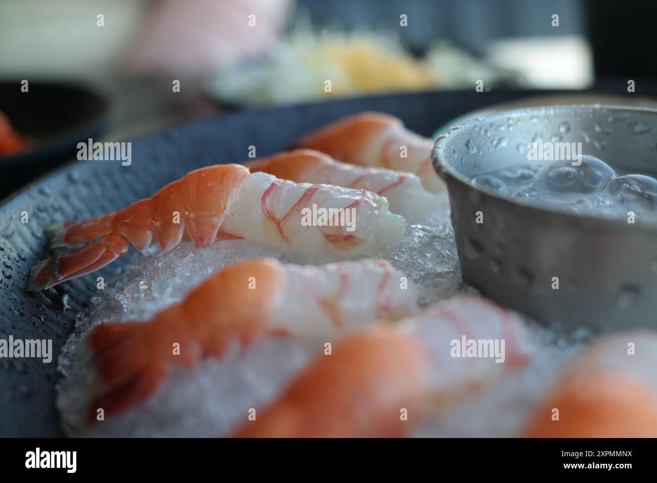 Shrimp on ice in restaurant hi-res stock photography and images - Alamy