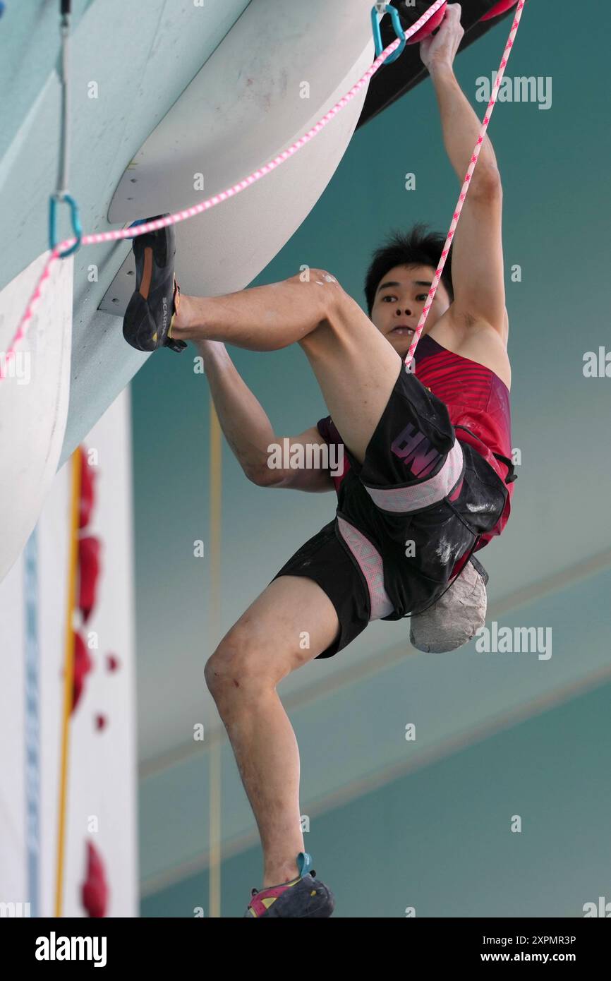 Pan Yufei of China competes in the men's boulder and lead, semifinal ...