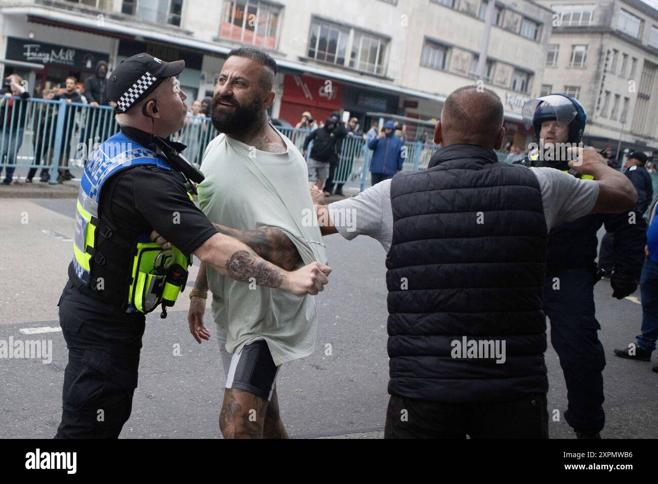 Plymouth Riots 5th August 2024 Police in riot gear clash with ...