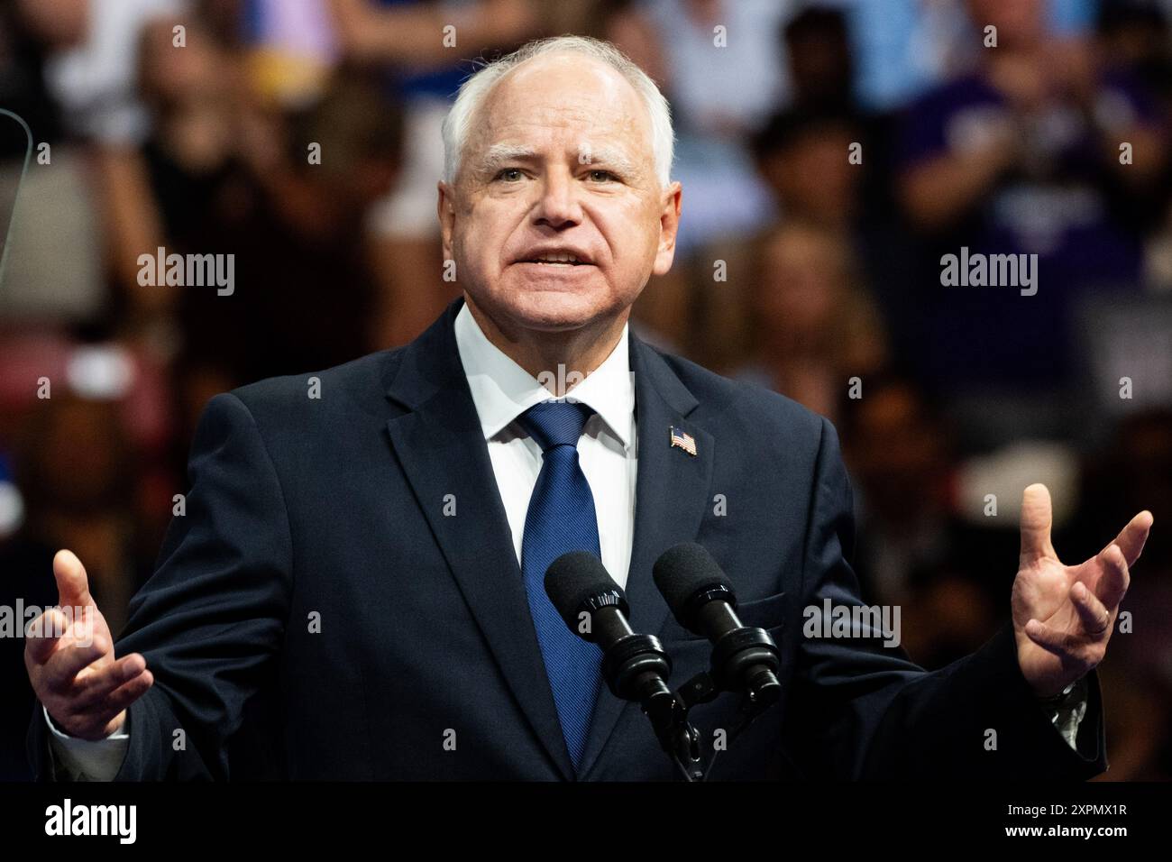 Governor tim walz hi-res stock photography and images - Alamy