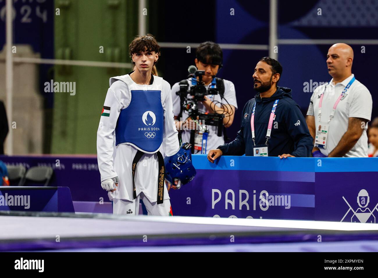 Omar Yaser Ismail of Palestine looks on against Hadi Tiranvalipour of ...