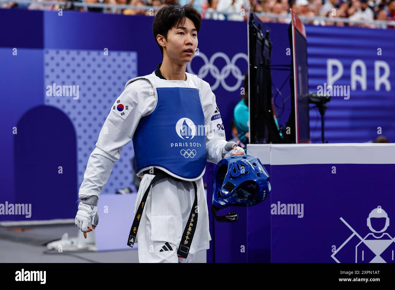 Park Taejoon of South Korea gestures against Yohandri Granado of ...
