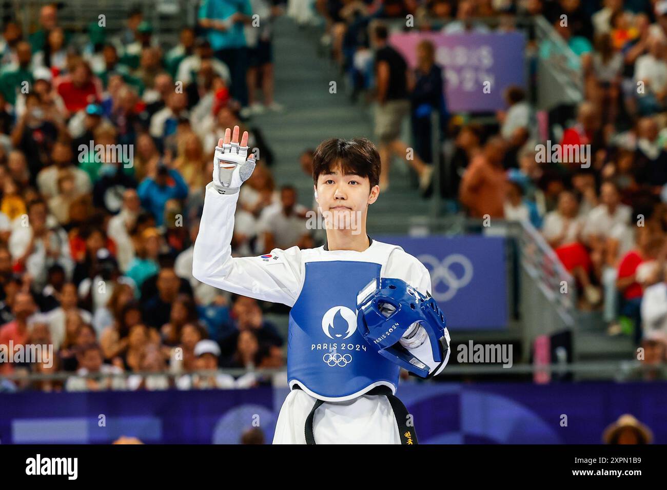 Park Taejoon of South Korea gestures against Yohandri Granado of ...