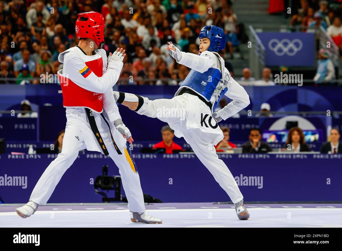 Yohandri Granado of Venezuela and Park Tae-joon of South Korea compete ...
