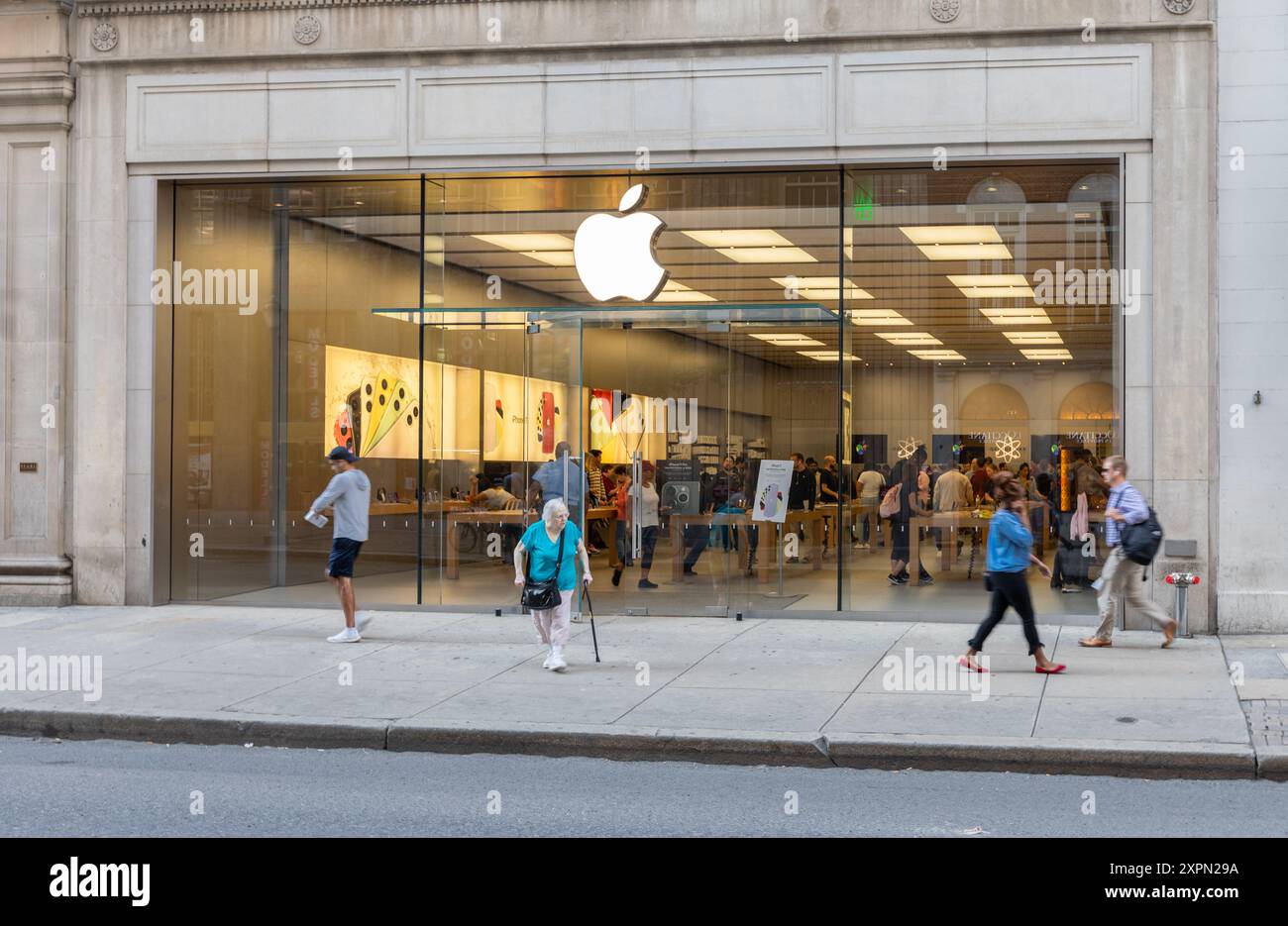 PHILADELPHIA, PENNSYLVANIA - OCTOBER 01, 2019: Apple Store in ...