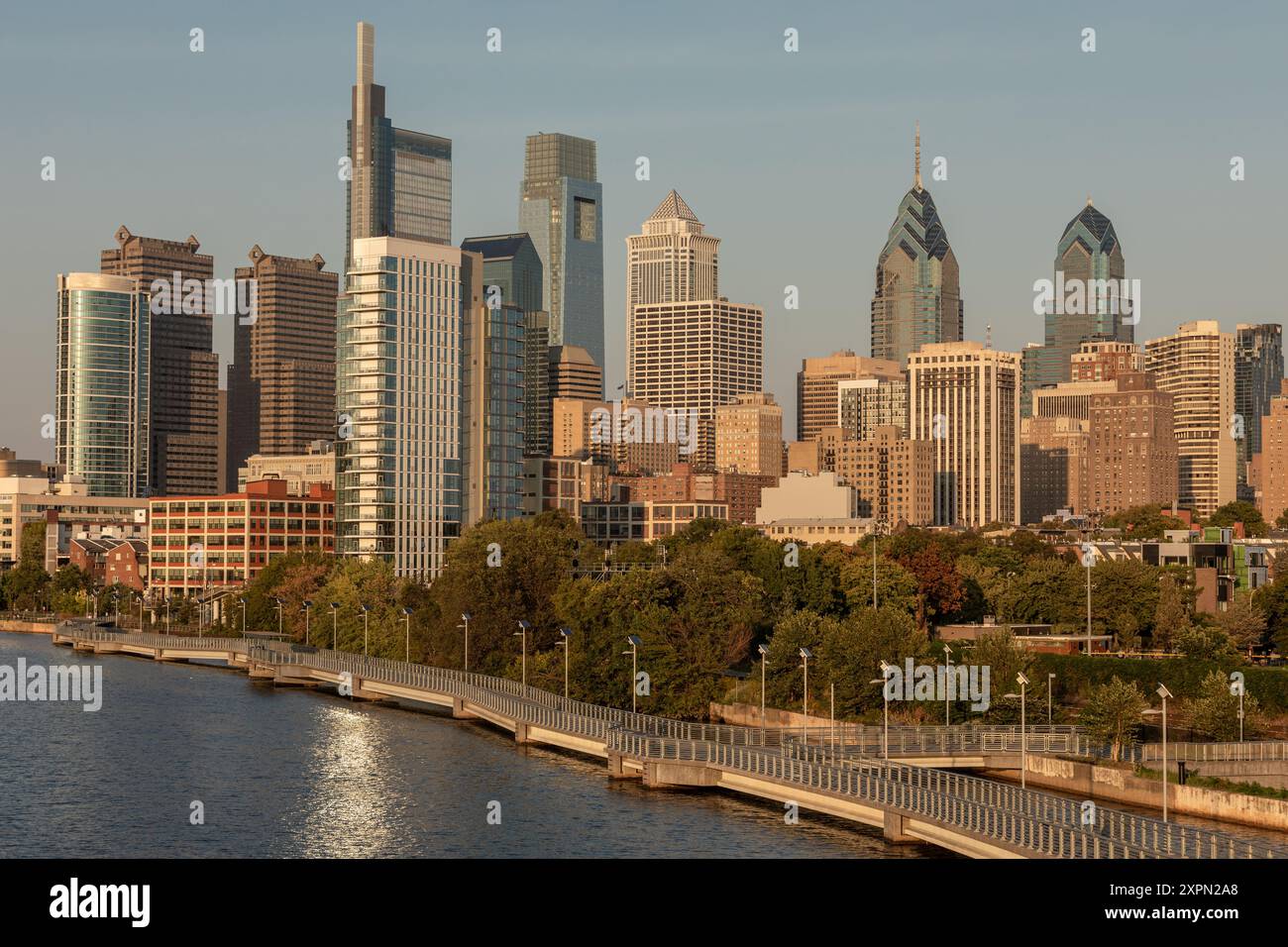 Philadelphia Downtown skyline with the Schuylkill river. Beautiful ...
