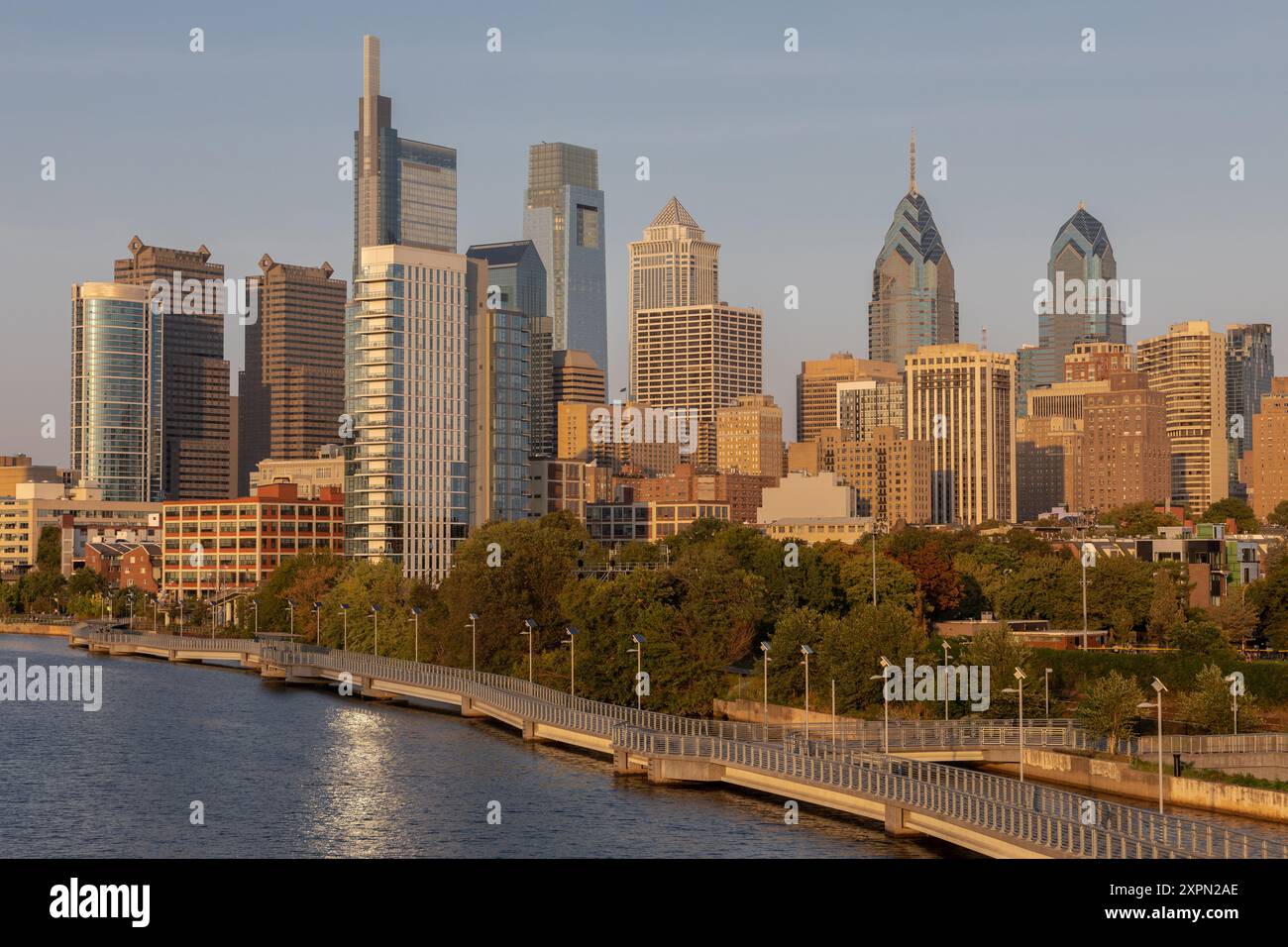 Philadelphia Downtown skyline with the Schuylkill river. Beautiful ...