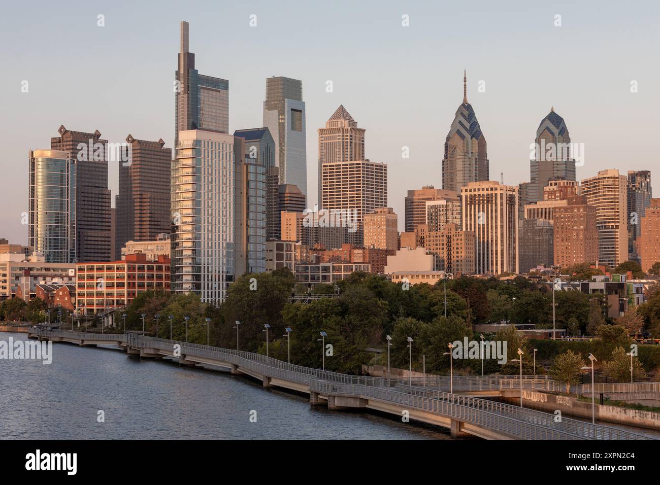 Philadelphia Downtown skyline with the Schuylkill river. Beautiful ...