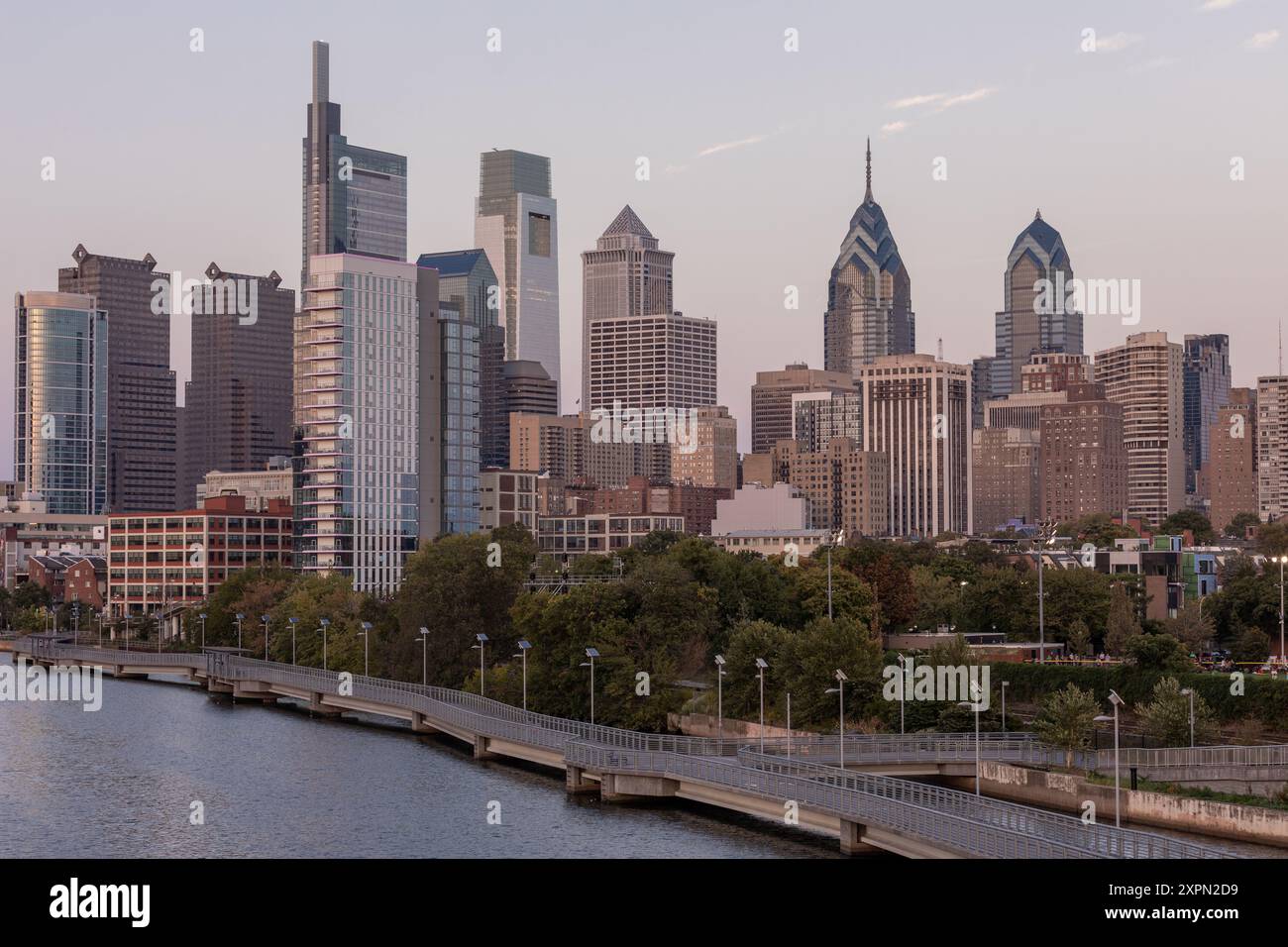 Philadelphia Downtown skyline with the Schuylkill river. Beautiful ...