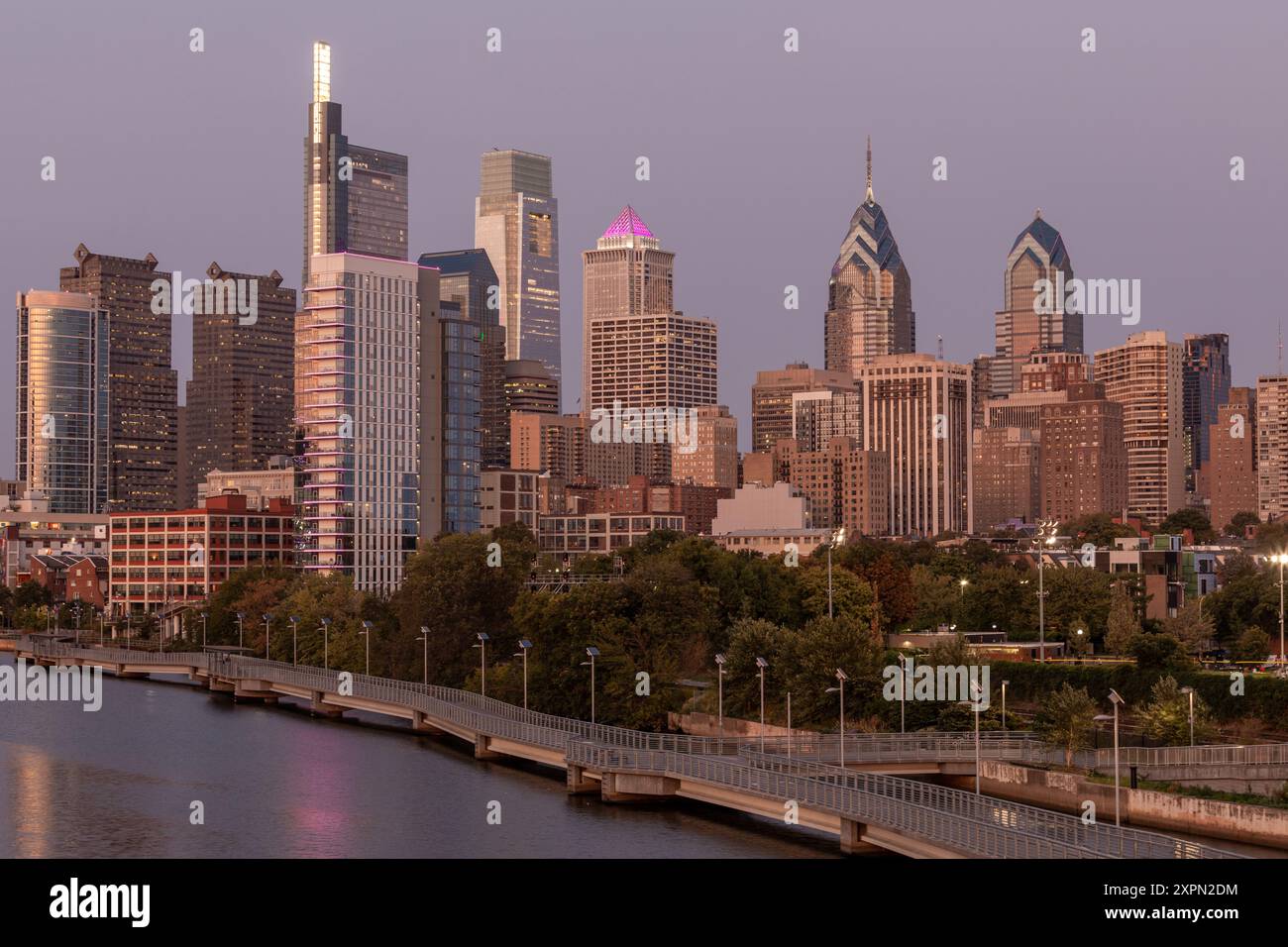 Philadelphia Downtown skyline with the Schuylkill river. Beautiful ...
