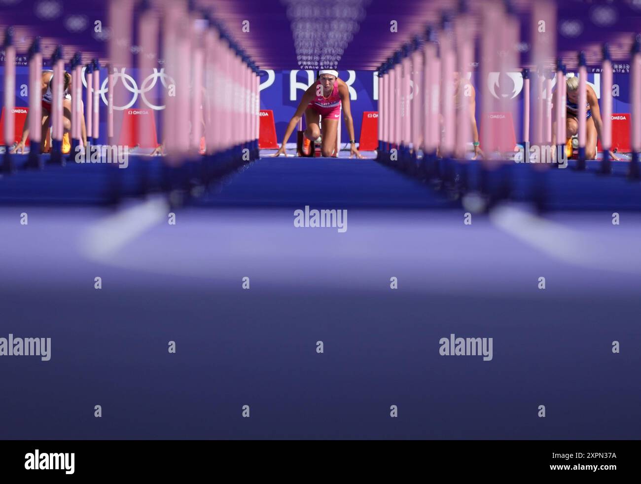 Paris, France. 7th Aug, 2024. Lin Yuwei (C) of China reacts before the ...