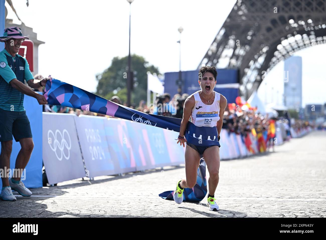 Paris, France. 7th Aug, 2024. Maria Perez of Spain crosses the finish ...