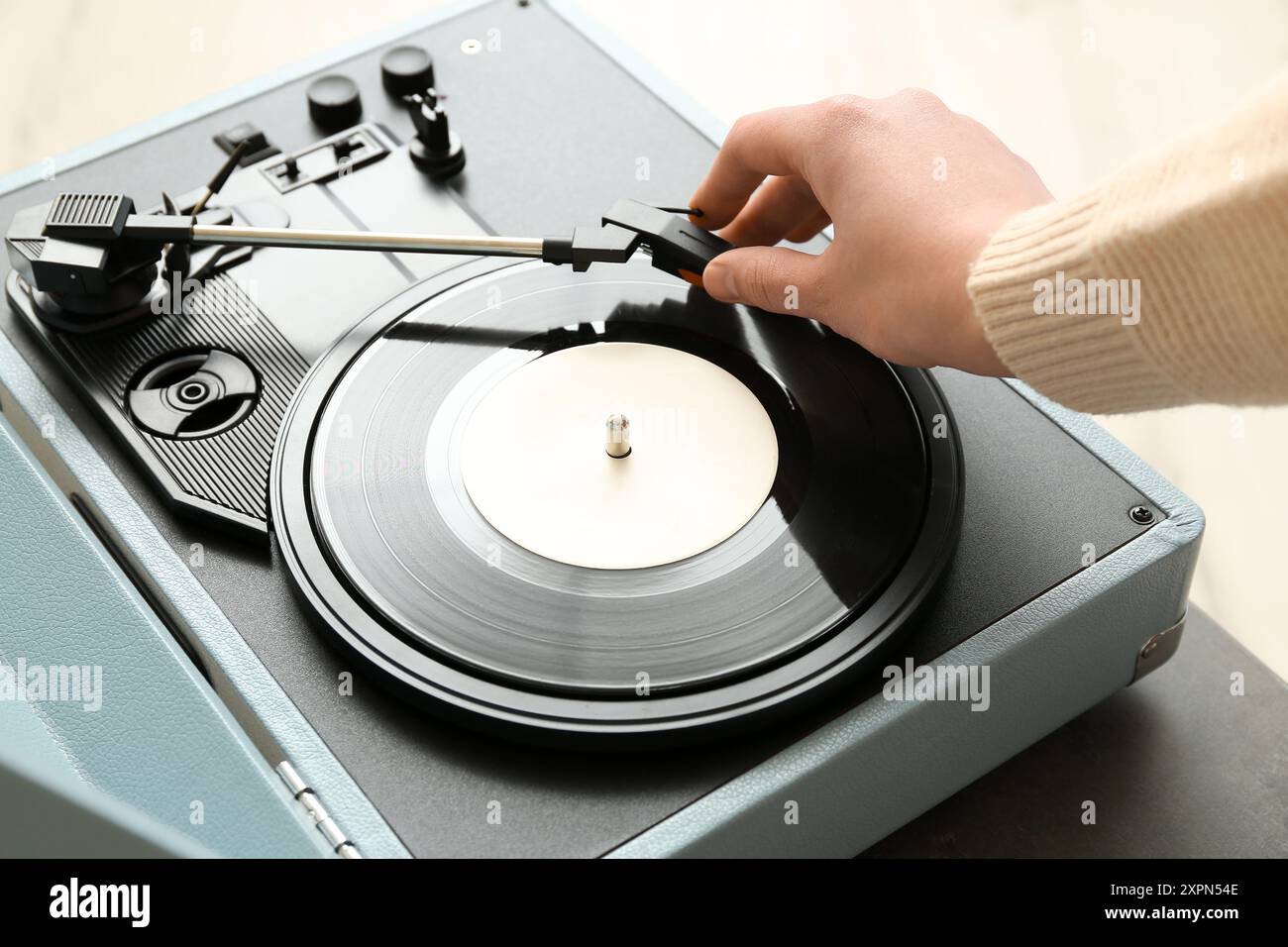 Using record player hi-res stock photography and images - Alamy