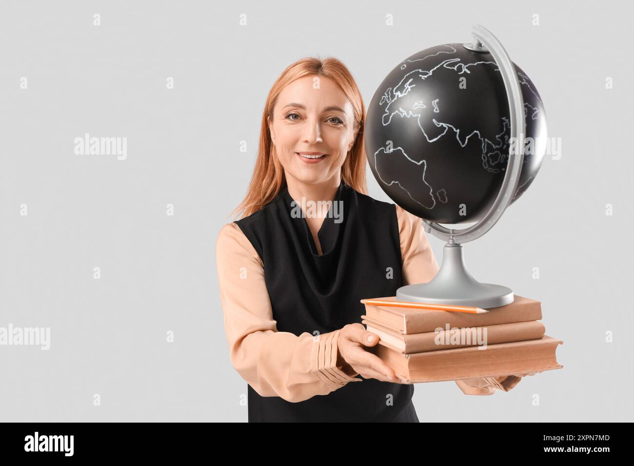 Teacher conducting geography lesson hi-res stock photography and images ...