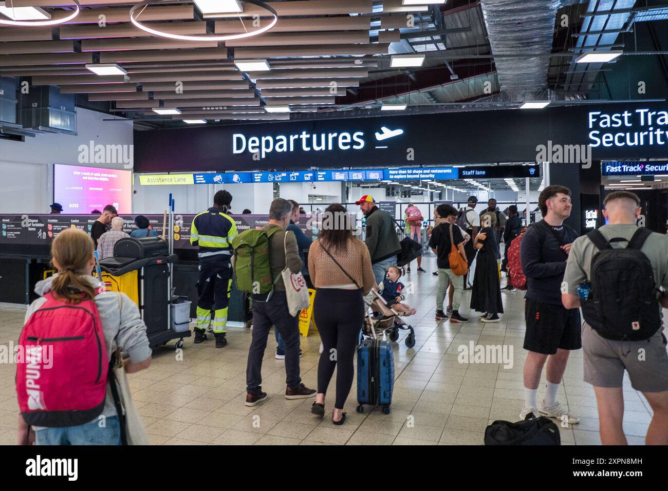 London city airport terminal inside hi-res stock photography and images ...