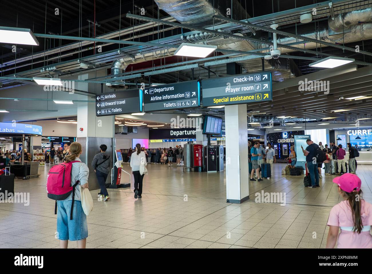 Inside london luton airport hi-res stock photography and images - Alamy