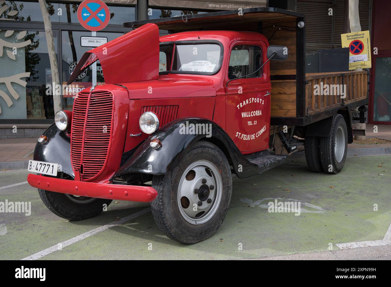 Front view of an old 1931 Ford truck model 817 B-47.731 model B 18. It ...