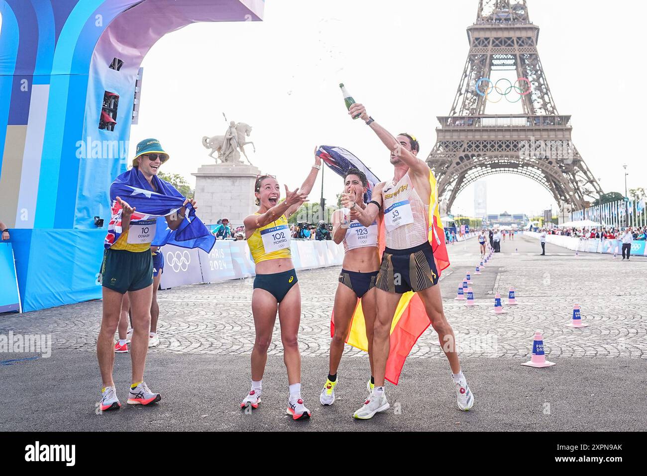 Gold medalists Maria Perez and Alvaro Martin of Spain celebrate gold ...