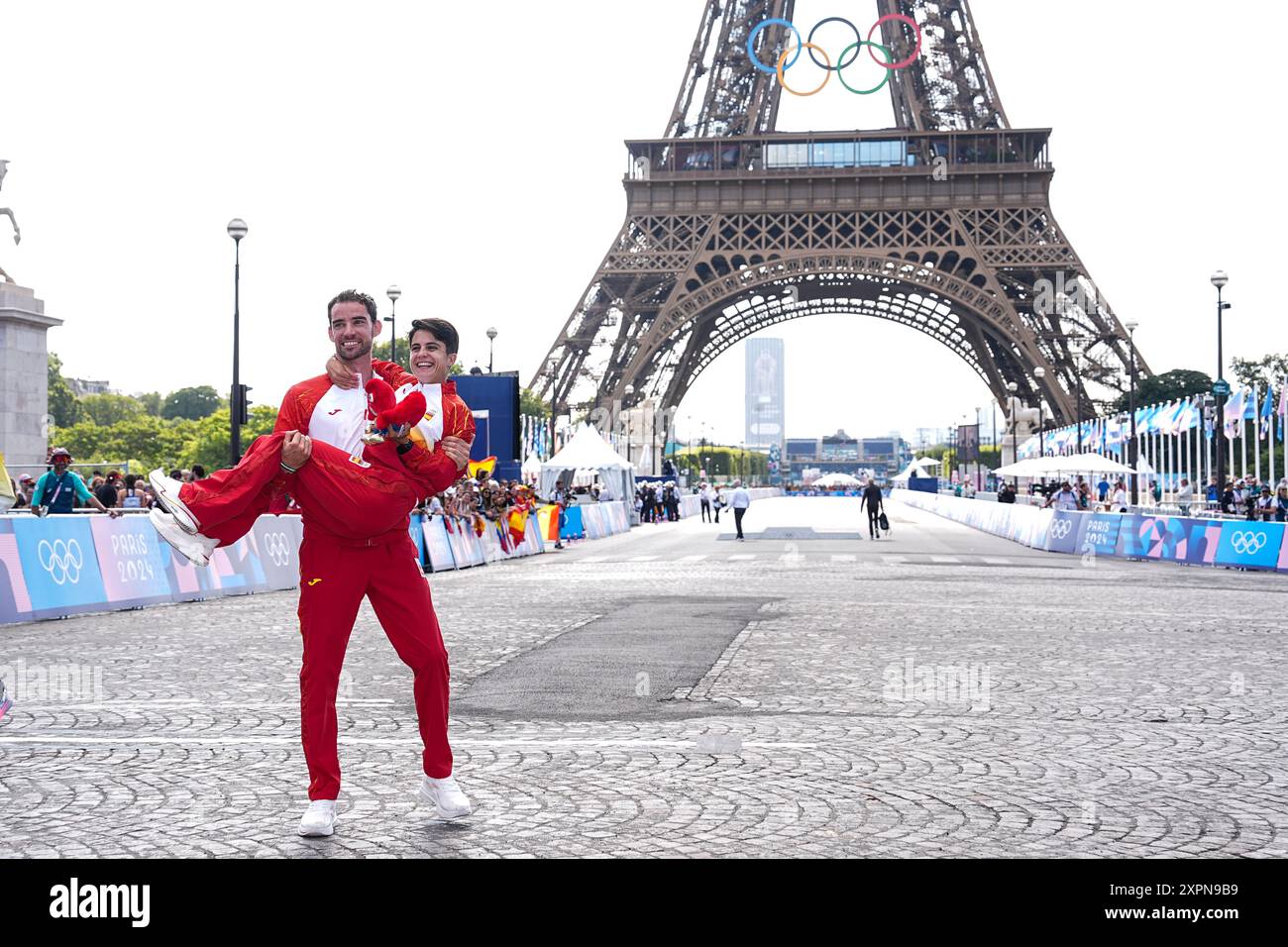 Gold medalists Maria Perez and Alvaro Martin of Spain pose during ...