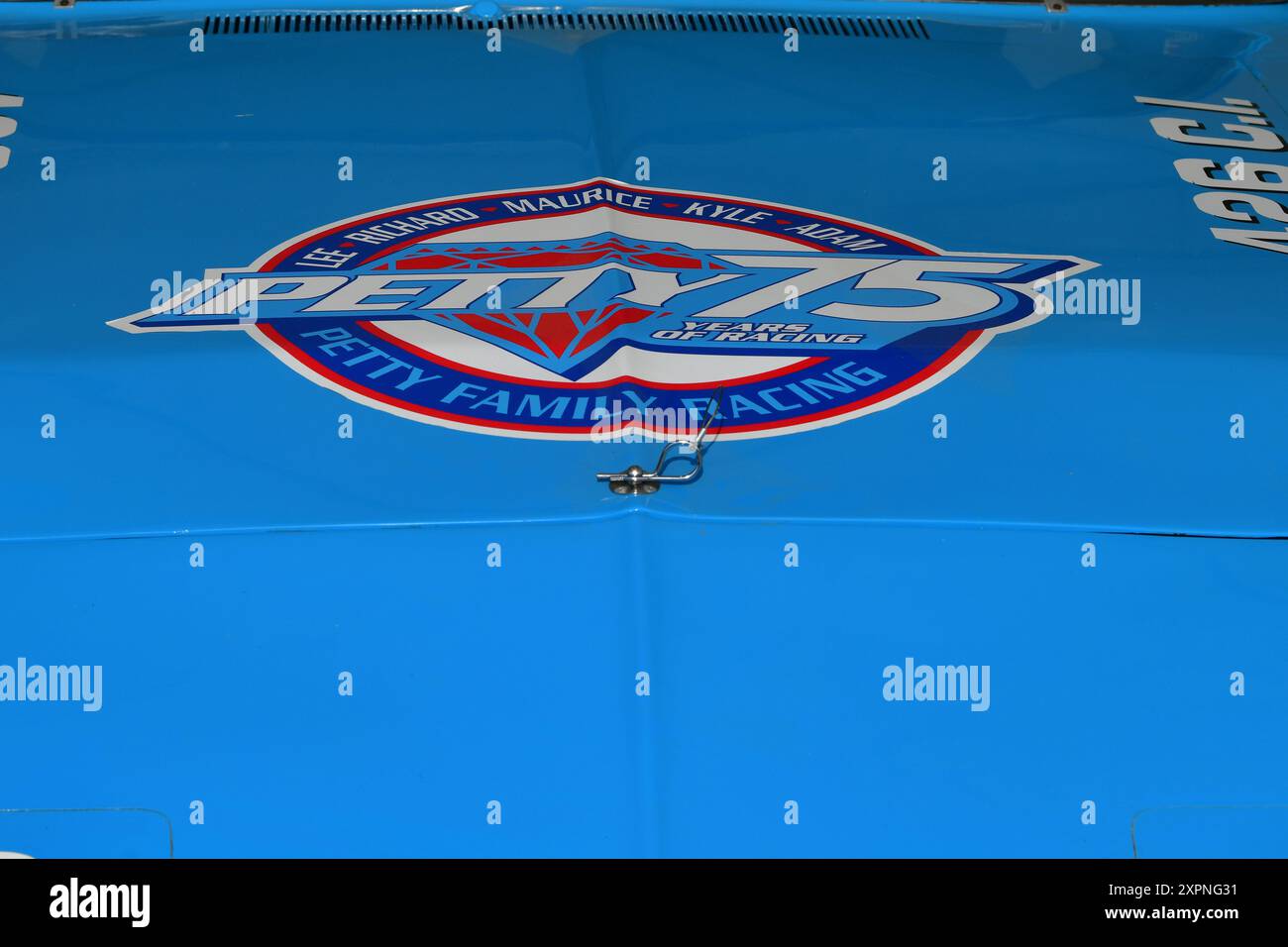 Bonnet decoration of the Richard Petty Plymouth Speedbird, Horseless to ...