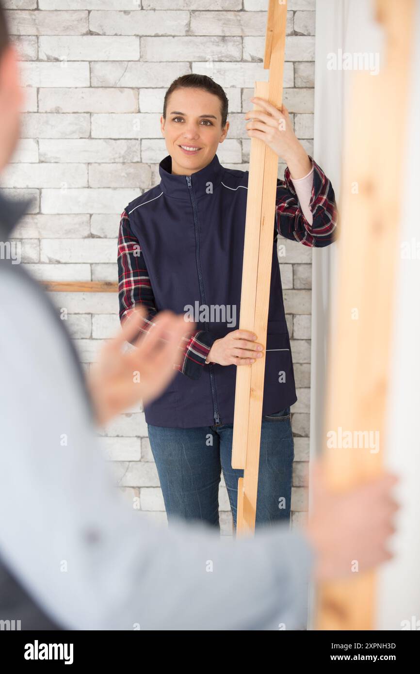 building couple discussing wooden studwork project Stock Photo - Alamy