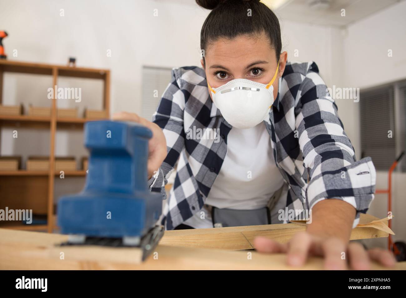 Sanding mask hi-res stock photography and images - Alamy