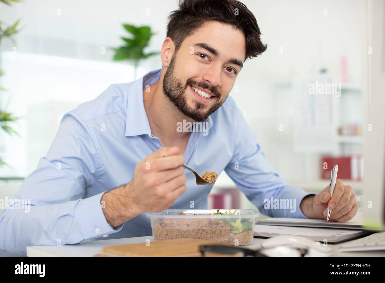 Man lunch box desk hi-res stock photography and images - Alamy