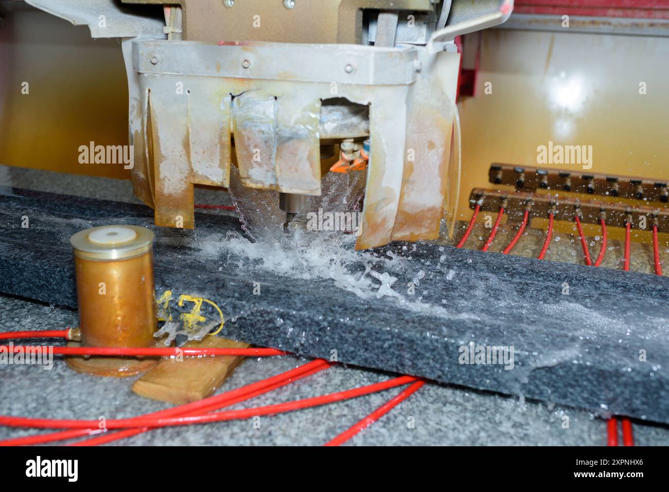 Cutting stone water jet machine hi-res stock photography and images - Alamy