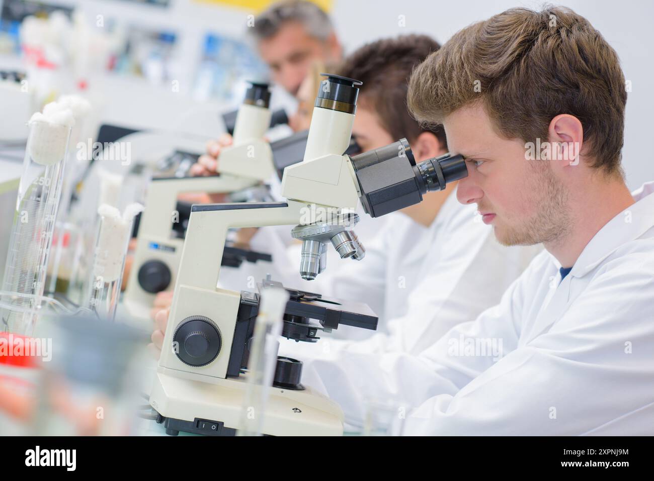 Microscopes classroom hi-res stock photography and images - Alamy