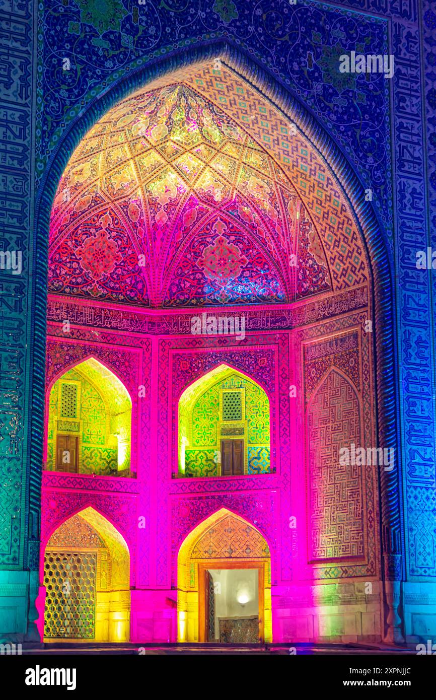 Light show on the facades of the madrasahs of Registan Square. Details ...