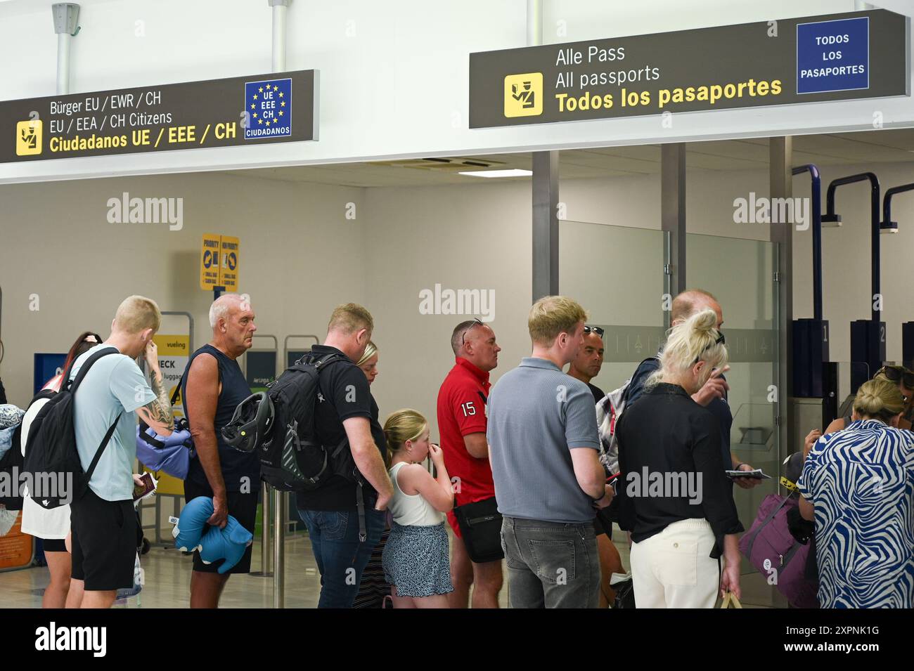 British Tourists queuing after Brexit in Non EU passport line at ...
