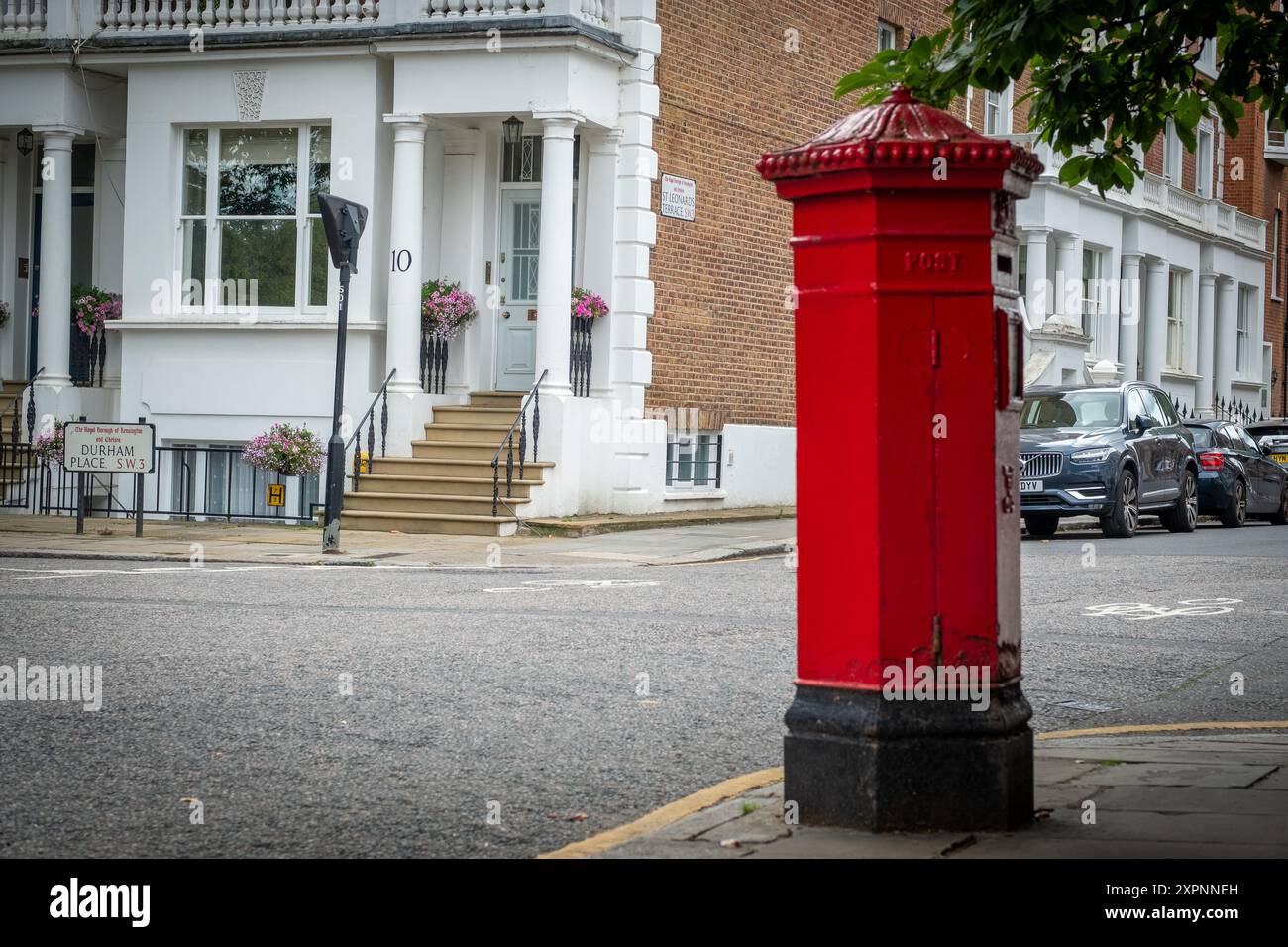 Old red british post box hi-res stock photography and images - Alamy