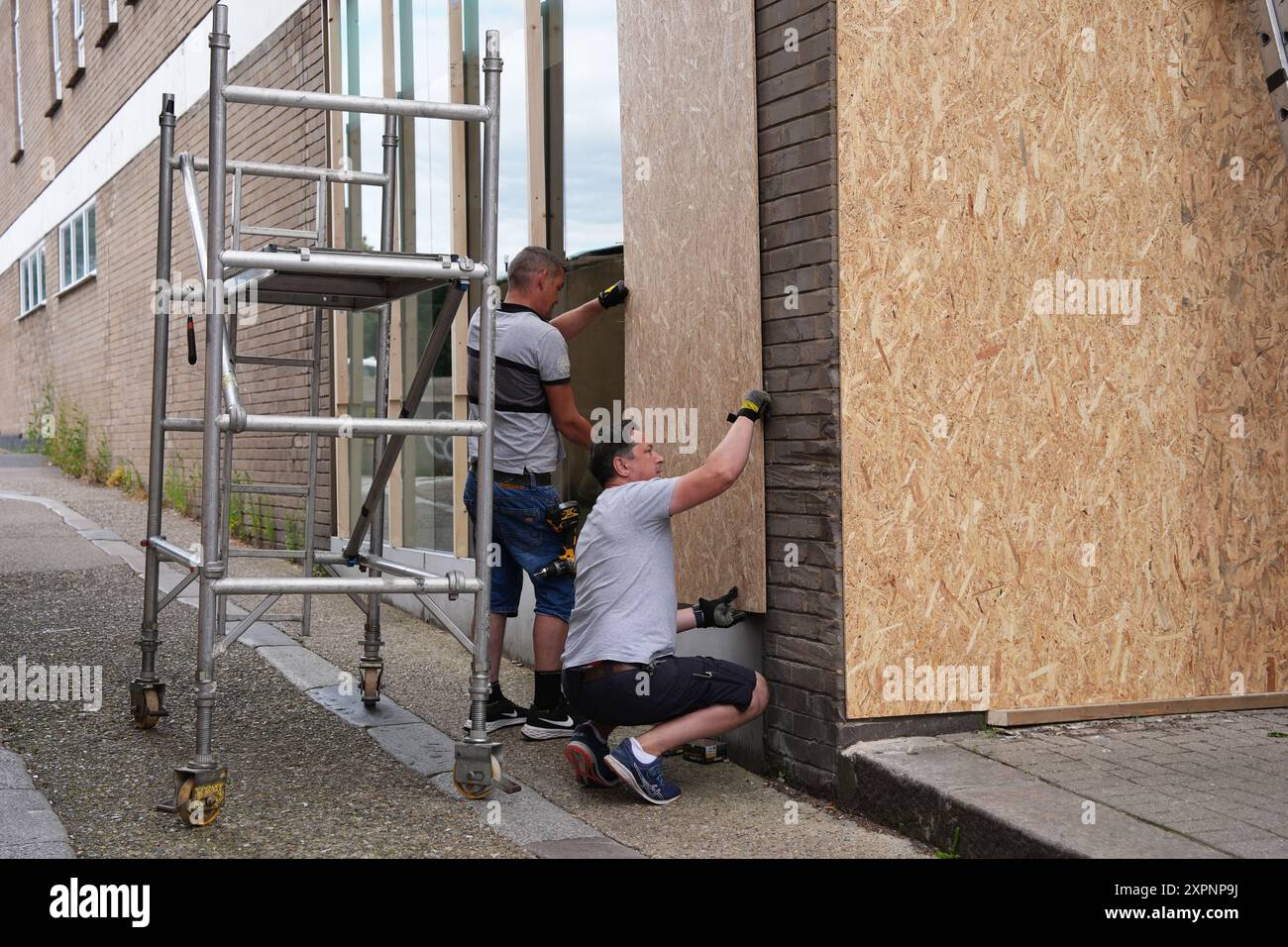 Windows being boarded up at Foxtons in North Finchley, London ahead of ...