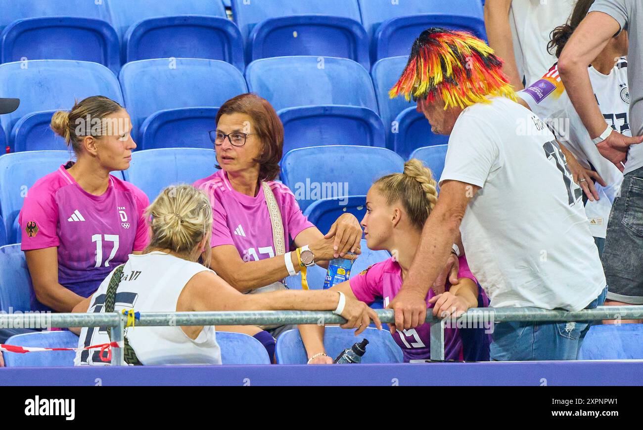 Giulia Gwinn, DFB Frauen 15 mit ihren Eltern Florian und Gabi Gwinn, Klara Bühl, DFB Frauen 17 ...