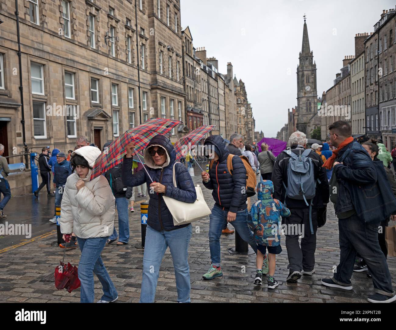 Royal Mile, Edinburgh Scotland, UK. 7 August 2024. Blustery wind with ...