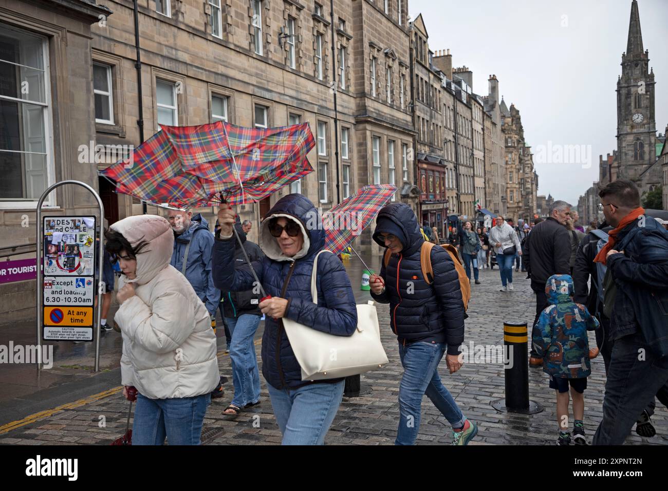 Royal Mile, Edinburgh Scotland, UK. 7 August 2024. Blustery wind with ...