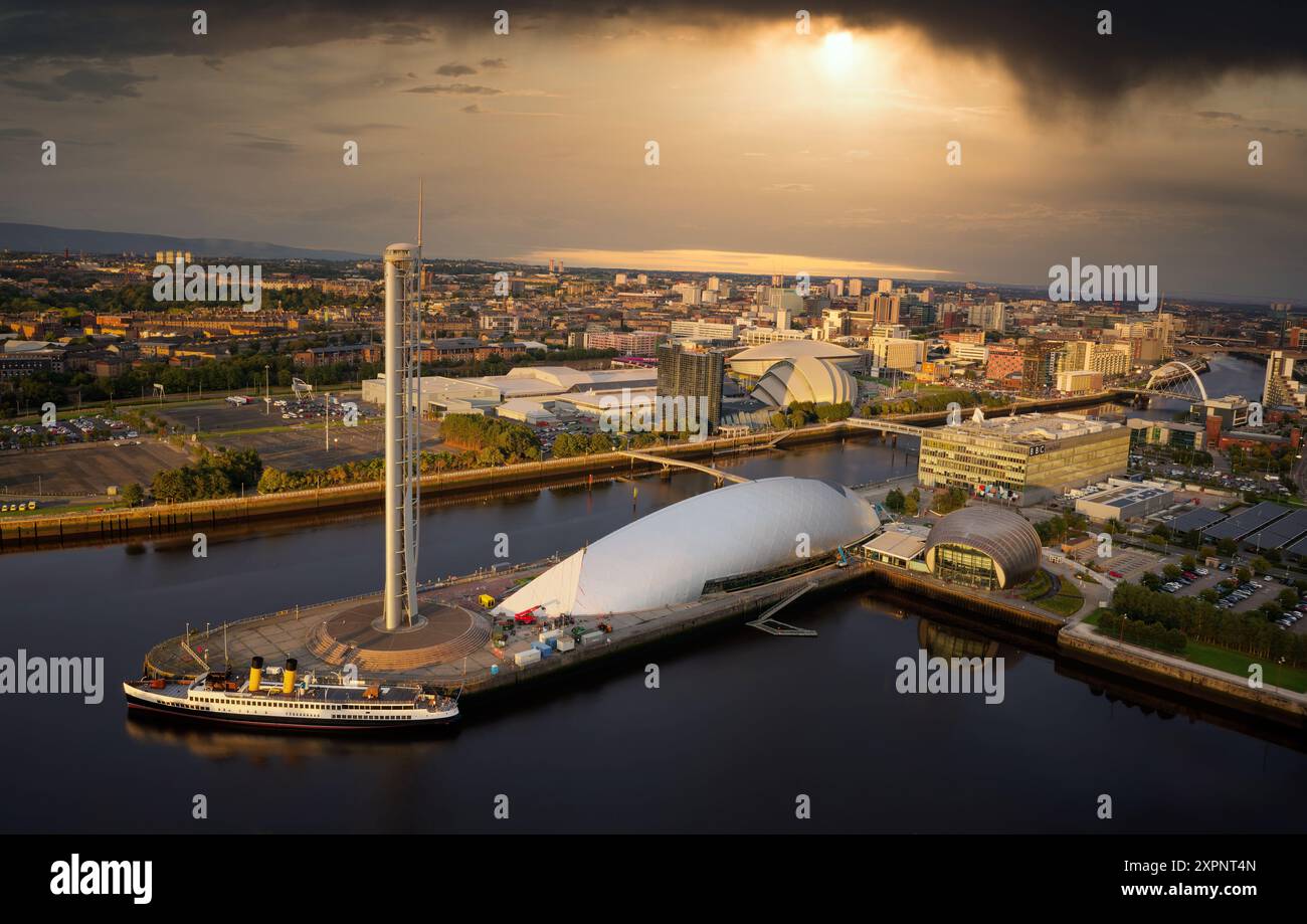 Glasgow Science Centre and Tower on the River Clyde during storm Stock ...