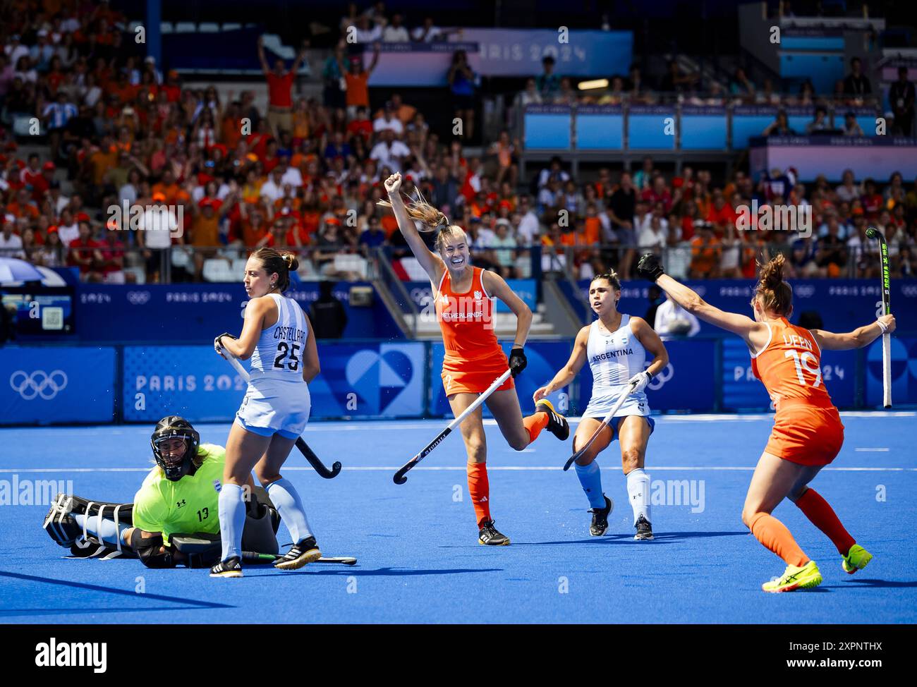 PARIS - Luna Noa Fokke scores during the hockey semi-final against ...