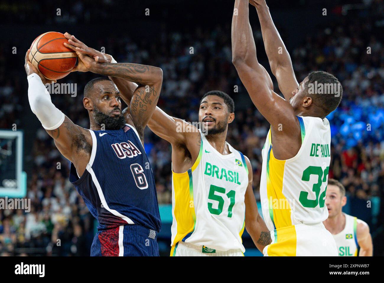 Lebron james r hi-res stock photography and images - Alamy