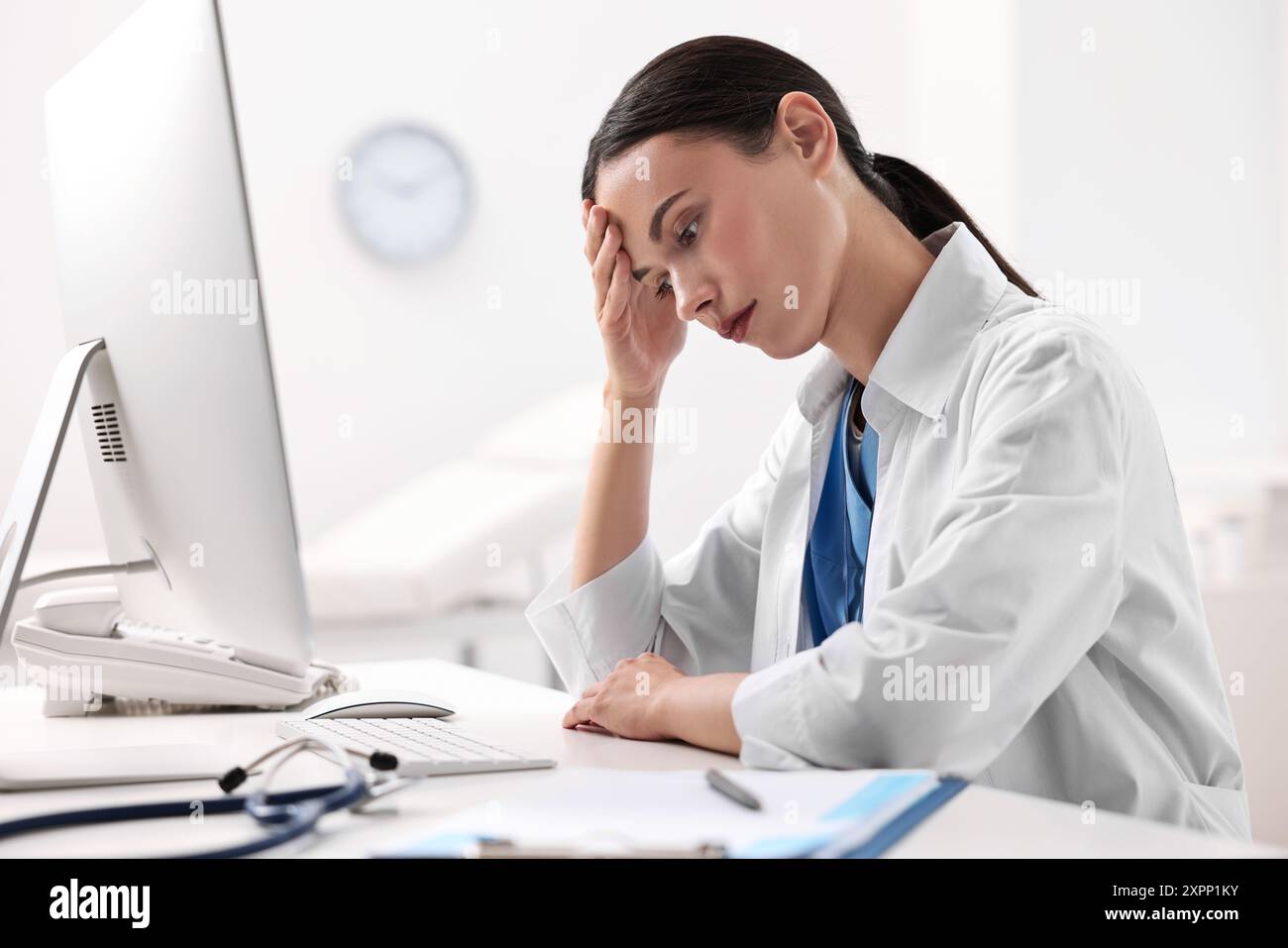 Nursing burnout hi-res stock photography and images - Alamy