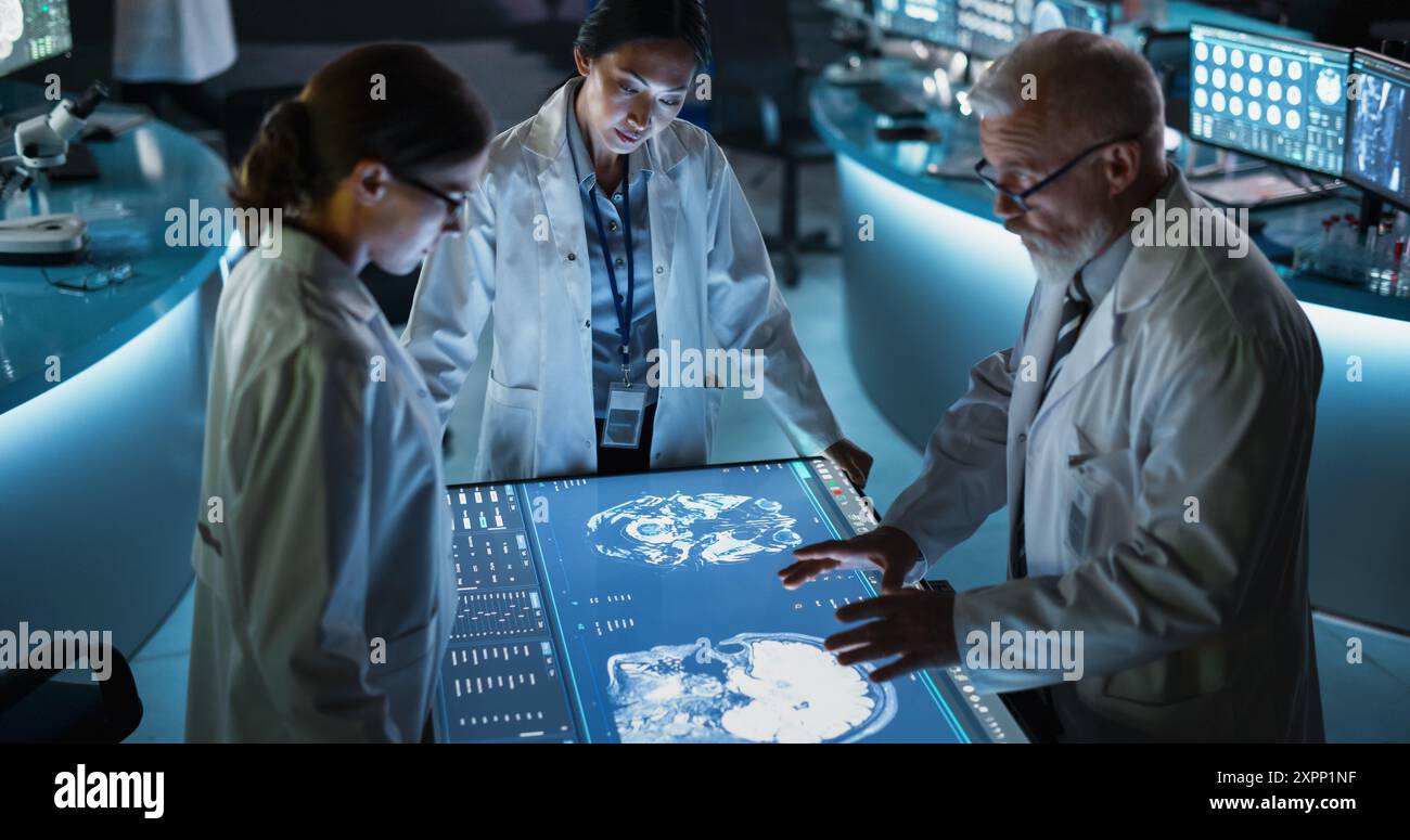 Diverse scientists hi-res stock photography and images - Alamy