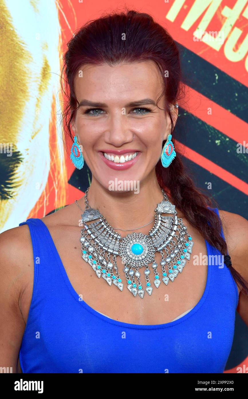 Natalie Burn bei der Premiere des Films Duchess im Lumiere Music Hall ...